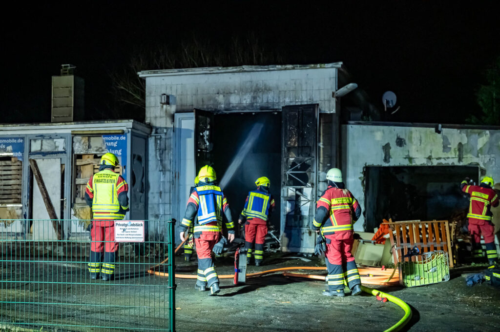 Kiersper Wehr löscht Brand in Ruine - Mein Kierspe