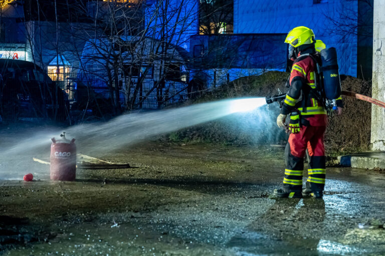 Kiersper Wehr löscht Brand in Ruine - Mein Kierspe