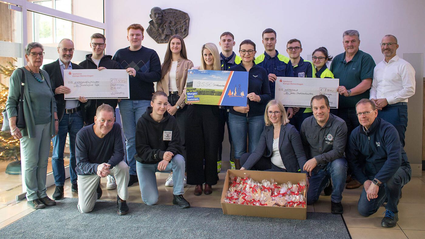 Otto-Fuchs-Azubis backen Waffeln und erzielen Spendenrekord - Mein Kierspe